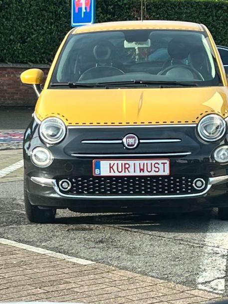 Deze grappige nummerplaat lokt veel reacties uit: «Typisch Belgisch ...